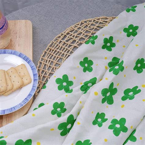 나만의 원단 리얼패브릭 싱그러운 여름을 표현한 꽃 패턴입니다 각종 여름 소품으로 만들면 좋을 것