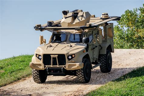 Oshkosh Defense Showcases Jltv Vehicles With Next Generation Weapon
