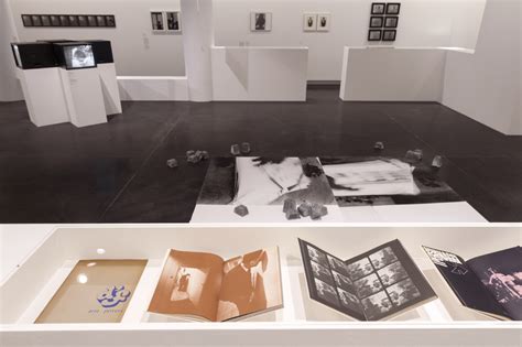 A Parigi Tutto Sulla Fotografia E Limmagine In Movimento Dellarte Povera