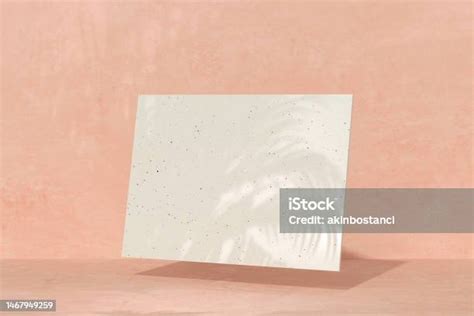 분홍색 배경에 그림자가 있는 빈 페이지입니다 디자인을위한 모형 0명에 대한 스톡 사진 및 기타 이미지 0명 3차원 형태 A4 용지 Istock