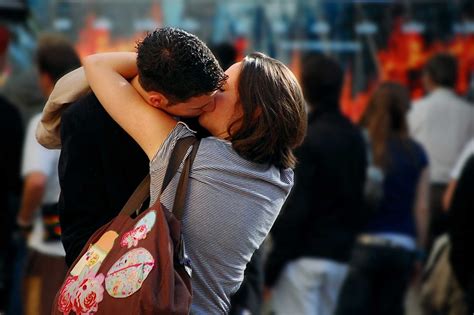 18 Kissing Pictures Of Love Couple Hd Kissing Wallpapers Of Couples