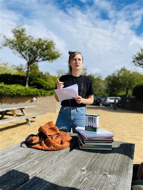 이다 선생님이 창의적 글쓰기 수업 시간에 수업 내용을 오마이포토