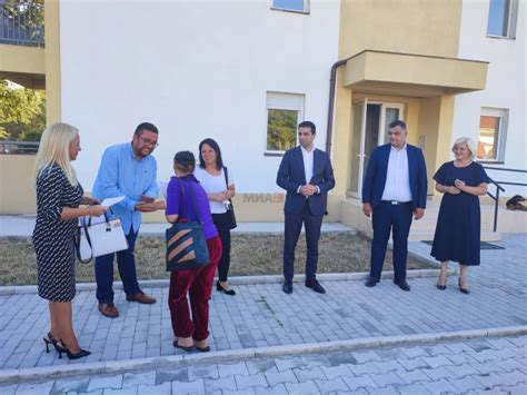 Министерот Бочварски додели социјални станови во Демир Капија