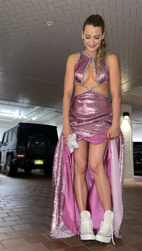 Blake Lively Scrolller