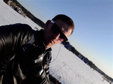 Познакомлюсь с девушкой для серьёзных отношений Знакомства в Питере