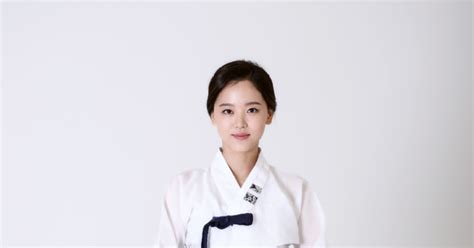 Td인터뷰 강한나 명품 한복 자태 뽐내며