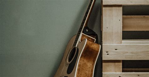 기타 기타 목 기타 연주 기타 치는 기타 현 기타리스트 끈 나무 나무 팔레트 라이프스타일 러스틱 레저