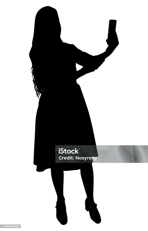 스마트폰으로 셀카를 찍는 여자의 전체 길이 실루엣 벡터 일러스트 레이 션 Brand Name Smart Phone에 대한 스톡 벡터 아트 및 기타 이미지 Brand