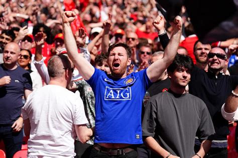 Man United Fan Angry Ginge Clashes With Supporter At Fa Cup Final