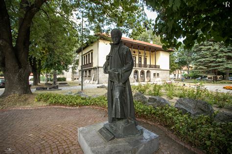 Радослав 14 юни 1853 година умира Захарий Зограф основоположникът на българската светска