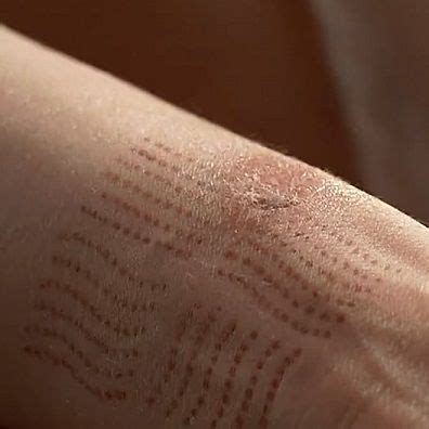 The Tattoo On LeeLoo In The Movie The Fifth Element Tattoos Fifth Element Elements Tattoo