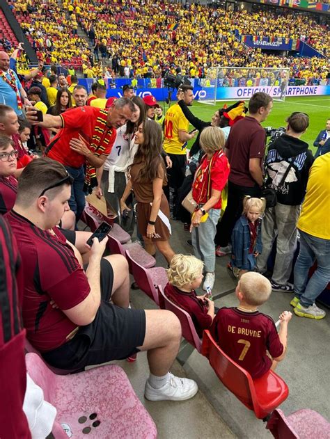 Kevin De Bruyne Vertedert Weer Met Gezin Op Het Veld Zonen Mason Milian En Rome Gevierd In