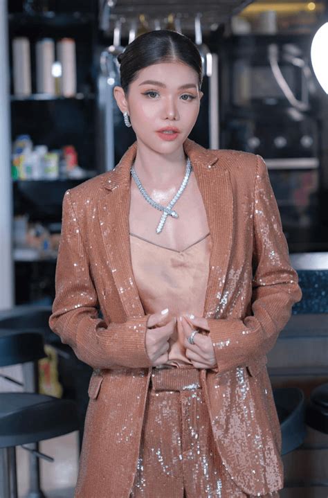 តិចច្រឡំហៅអូន វ័យ ៤១ ឆ្នាំហើយ មាស សុខសោភា នៅតែក្មេងល្ហក់ Khmerload Cambodia Latest News