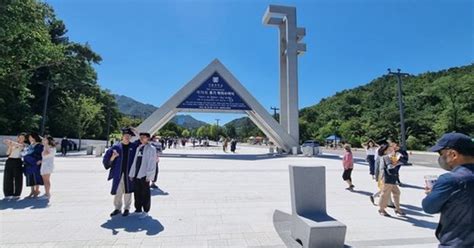 [박정호의 시시각각] 서울대 정문 지식인 의자