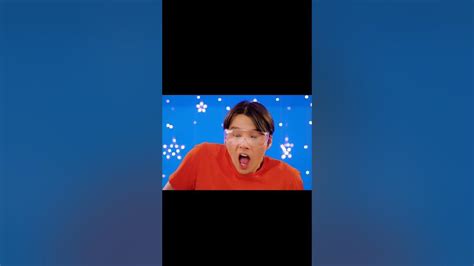 그 사람은 피자를 자르기 위해 톱을 가지고 갔다 Youtube