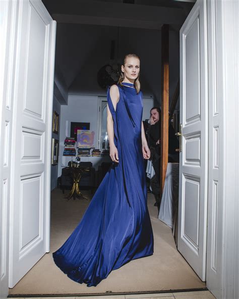 Exit Model Management Veronika K