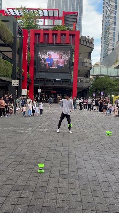週末出來逛街 表演雜耍的街頭藝人街頭藝人 台北 Youtube