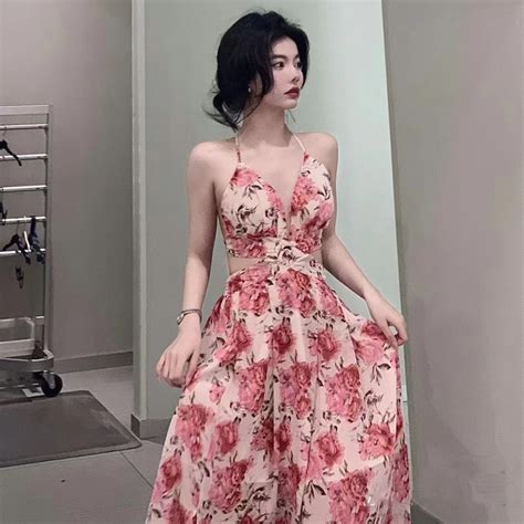 法式氣質名媛洋裝 重工性感度假風碎花洋裝 海邊拍照超仙印花復古沙灘裙 收腰鏤空露背印花長裙 度假雪紡碎花綁帶高腰開衩裙 蝦皮購物