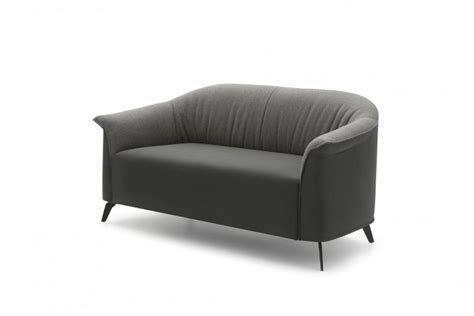 Як почистити диван із тканини в домашніх умовах