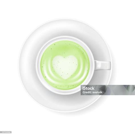 흰색 배경에 고립 된 우유 거품이있는 녹차 말차 라떼 컵에서 최고 전망 일본 전통 음료의 사실적인 벡터 일러스트레이션 세라믹 머그잔에 천연 아시아 차 음료 0명에 대한 스톡