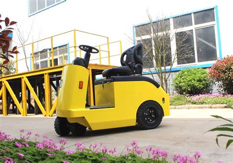 座驾式电动牵引车2 3吨 定制 Cqd 叉车库