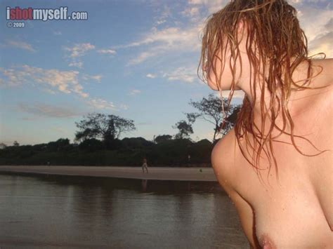 Jezzabel Fait Des Selfies Sur La Plage Jezzabelle Seaside Bikini Blonde Naked Pussy Beach