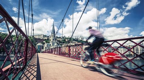 Cest Officiel Le Vélo Est Le Moyen Le Plus Rapide Pour Se Déplacer à Lyon Le Bonbon