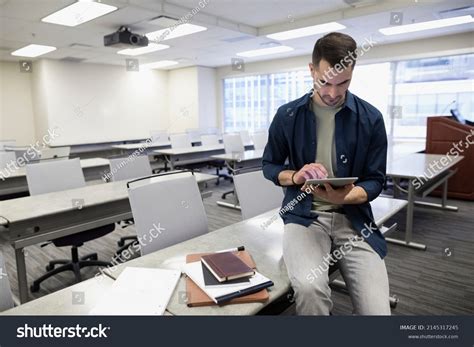 143929 텅빈 교실 이미지 스톡 사진 및 벡터 Shutterstock