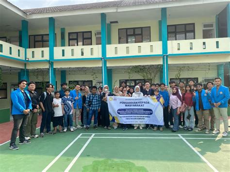 Pengabdian Kepada Masyarakat Belajar Coding Dasar Pengenalan Bahasa Pemrograman Berbasis Web