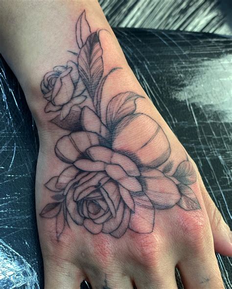 수원타투 사오 손등에 장미 💕 아픈 부위 고생하셨습니다 🫶 손등타투 장미타투