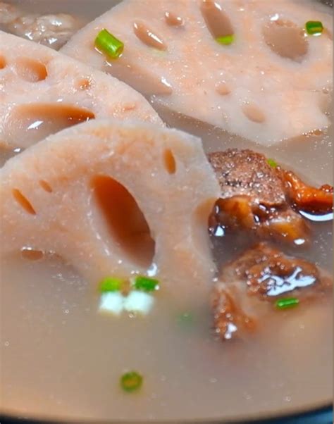 【莲藕排骨汤的做法步骤图，莲藕排骨汤怎么做好吃】两三烟树 下厨房