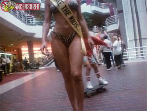 Naked Toni Naples In Chopping Mall