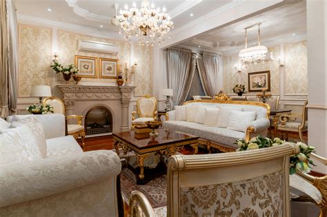 가구 거실 건축 겉 천을 입힌 골드 액센트 구슬 금박 거울 럭셔리한 매우 복잡한 매혹적인 문화 유산 벽난로 벽난로 선반 봉제 빅토리아 스타일