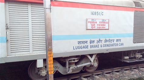 푸르바 익스프레스는 하우라 웨스트 벵골 뉴델리 사이를 운행하는 인도 철도의 매일 초고속 고속 열차입니다 푸르바라는 이름은 인도