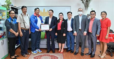 មិត្តហ្វូនផ្ដល់ស៊ីមកាតដល់អត្តពលិកនិងគណៈប្រតិភូកម្ពុជាដែលចូលរួមព្រឹត្តិការណ៍កីឡាស៊ីហ្គេមនៅវៀតណាម