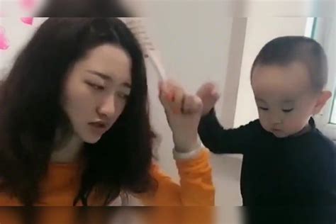 姐弟俩相差 岁姐姐每天起床都这样套路弟弟真是欺负人