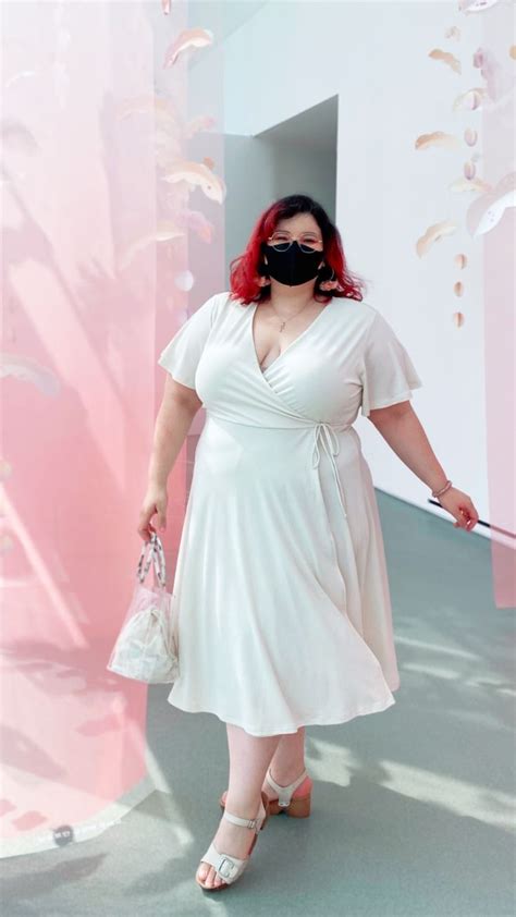 Soft Poses For Plus Size