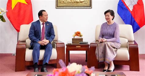 រដ្ឋមន្ត្រីក្រសួងអធិការកិច្ច អញ្ជើញជួបពិភាក្សាការងារជាមួយ