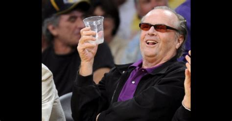 На 37 години той разбра че сестра му всъщност му е майка а собствената си дъщеря не иска да