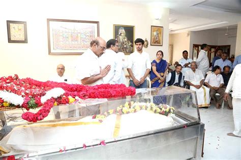 K Vishwanath కె విశ్వనాథ్ భౌతికకాయానికి ప్రముఖుల నివాళులు ఫోటోలు