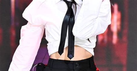 사진 프로미스나인 백지헌우아한 손짓 조선비즈