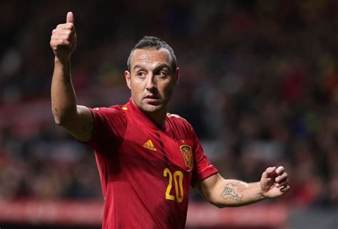 高清图：莫雷诺破门挥拳庆祝 卡索拉助攻单指点赞 搜狐大视野 搜狐新闻