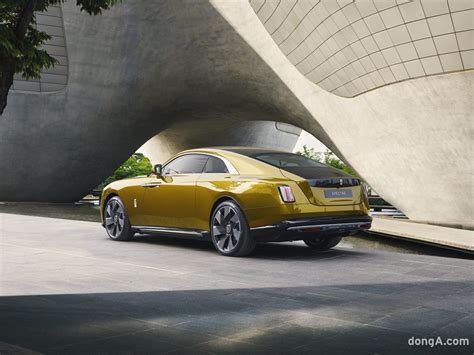 롤스로이스 120년 역사상 첫 전기차… ‘럭셔리카 패러다임 바뀐다 Ev라운지