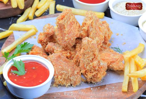 Bukhara Restaurant ‎بخارا رستورانت با داشتن صالون ها زیبا و غذا های لذیذ بطور ۲۴ ساعت در هفته