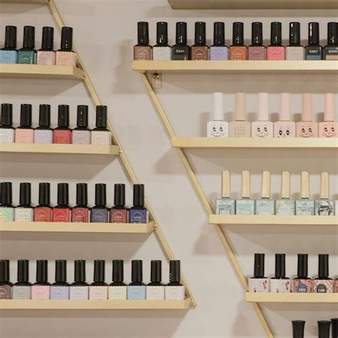 A Day At The Nail Salon · Rachlovexo