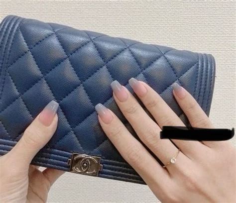 問題 第一次做漸層凝膠美甲，請問這樣正常嗎？ 美甲板 Dcard