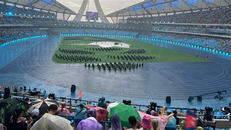 ក្រោមដំណក់ទឹកភ្លៀង ក្នុងពិធីអបអរសាទរពិធីបើកផ្លូវការព្រឹត្តិការណ៍ ប្រកួតកីឡាអាស៊ានប៉ារ៉ាហ្គេម