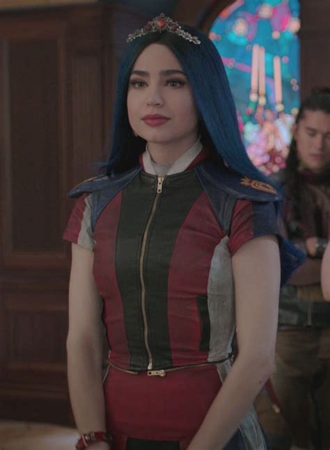 Pin By Jaliany Cruz On Disney Descendants Evie Descendants Sofia Carson Disney Channel