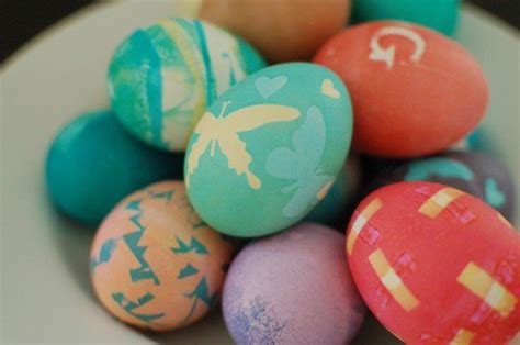 Боядисване на яйца за Великден 12 бързи и оригинални идеи с продукти които имате вкъщи За