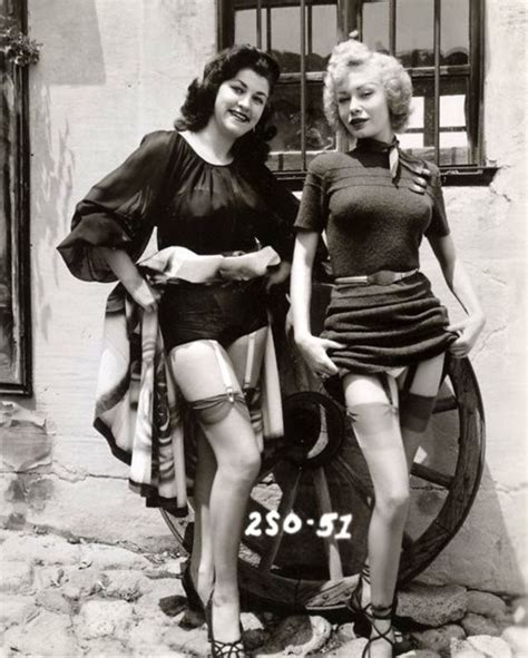 40 Cool Snaps Show What Badass Girls Looked Like In The 1940s Vintage